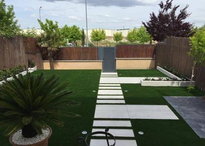 China Lush Smooth Garden Artificial Turf Easy Installation With RoHS Criteria for sale