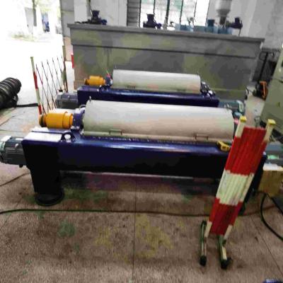Cina Centrifuga continua del decantatore del fango della centrifuga 4000rpm di disidratazione dei fanghi di 350mm in vendita