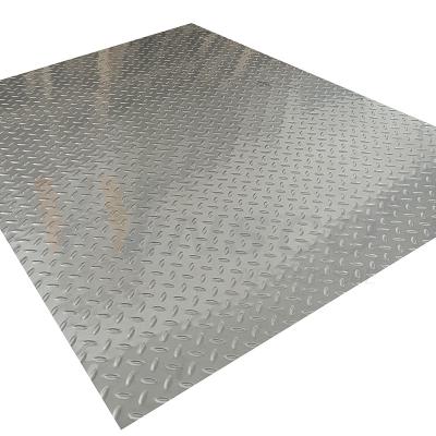 Cina 20mm-1250mm hanno impresso il grano di superficie del riso dello strato 2b di acciaio inossidabile modellano l'anti piatto di slittamento in vendita