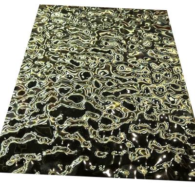 Cina L'oro di titanio dell'ondulazione 8K dell'acqua dello strato impresso dimensione media di acciaio inossidabile si è rispecchiato in vendita