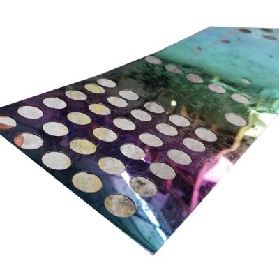 Cina 3mm Colourful hanno perforato il foro rotondo di superficie dello specchio dello strato di acciaio inossidabile in vendita