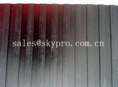 Китай Ровный/выбил поверхностный сверхмощный резиновый крен листа, толщину 2.5mm-20mm продается