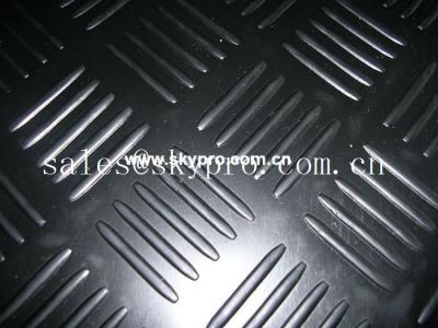 China Las esteras de goma antideslizantes resistentes modificadas para requisitos particulares del coche alisan/superficie grabada en relieve en venta