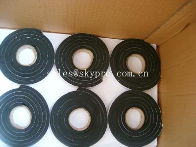 China Tira negra de la cinta del neopreno con el PSA auto-adhesivo que apoya un lado en venta