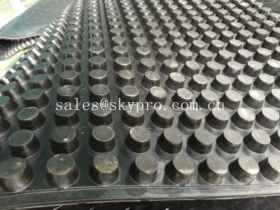 China Las esteras de goma pesadas color negro y alto repujado redondo del botón rematan en venta