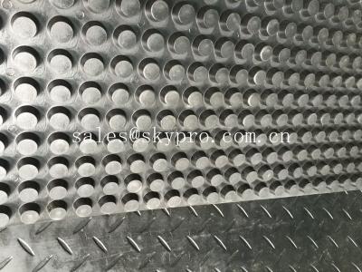 China Las esteras de goma pesadas color negro y alto repujado redondo del botón rematan en venta