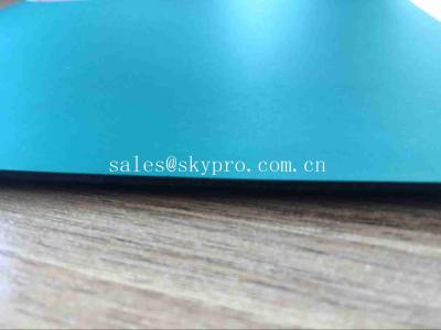 Китай Ровный резиновый крен листа с одним бортовым ПВК поверхностным зеленым черным Матт продается