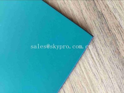 Китай Ровный резиновый крен листа с одним бортовым ПВК поверхностным зеленым черным Матт продается