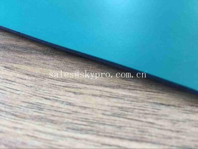 Китай Ровный резиновый крен листа с одним бортовым ПВК поверхностным зеленым черным Матт продается