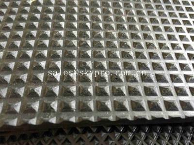 China Diamond Gym Rubber Floor Matting Commerical Anti - Slip Pyramid Pattern Rubber Mat for sale