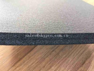 Cina strati di gomma abrasivi leggeri dello strato 30kg/cm3 della schiuma del PE della spugna di 13mm in vendita