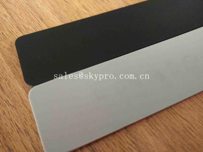 Cina nastro trasportatore massimo del PVC di 3.3m ampio, conduttivo flessibile di Matt del nastro trasportatore della multi cima industriale della presa in vendita