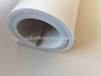 Cina Rotolo di gomma del tessuto del neoprene di resistenza al calore della schiuma del CR con spessore di 1-40mm in vendita