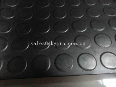 China Tastgummimatten, die ringsum Bolzen-rutschfester runder Bolzen-Gummiboden-Mattierung pflastern zu verkaufen