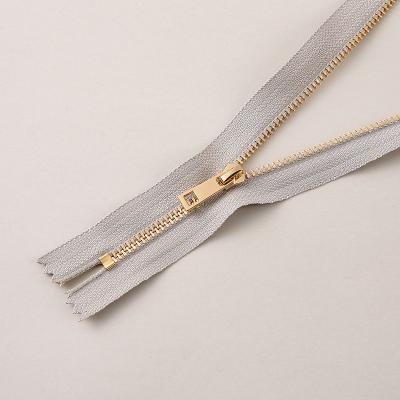 China Long Lasting Fashionable Metal Zippers #3 Close End Zippers With Ergonomic Pull Tabs for sale