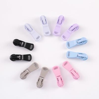 China Eco Friendly Nylon Reversible Slider 3# Multi Color For Home Textiles for sale