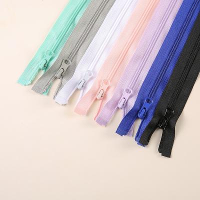China Reliable Closures #3 Nylon Lightweight Separating Zipper High Durability For Luggage for sale