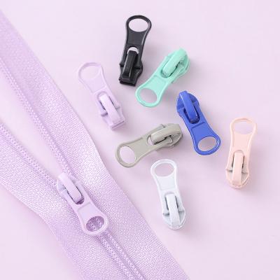 China Apparel Auto Lock Slider Lightweight Eco Friendly 3# Nylon Zipper Sliders Replacement for sale