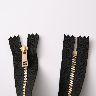 China Secure Fastening #3 Metal Zippers Eco Friendly Close End Zippers With Standard Finish for sale