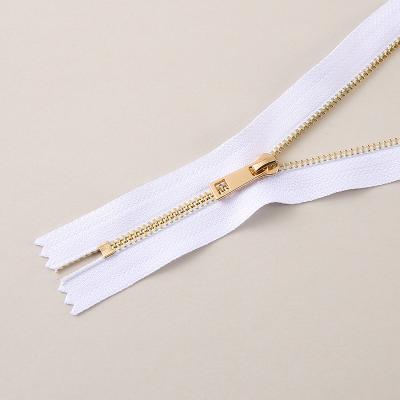 China Smooth Gliding 3# Metal Zippers Weather Resistance Closed End Zipper For Handbags for sale