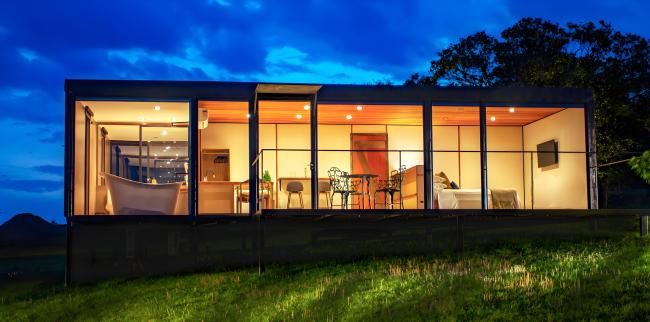 Modular house installation process showing ease of assembly