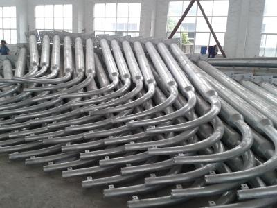 Cina La immersione calda ha galvanizzato i pali di illuminazione della via di 6m con il braccio singolo o doppio in vendita
