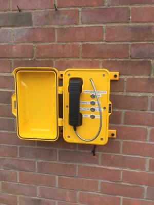 Cina Telefono di emergenza esterno a tre pulsanti resistente alle intemperie con funzione di selezione rapida in vendita