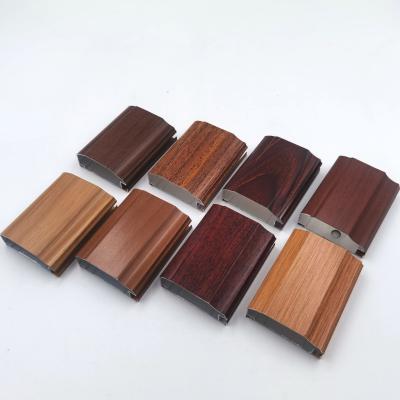 China 6 Meter-Längen-Aluminiumküchen-Profile hölzern und beschichtetes glattes pulverisieren zu verkaufen