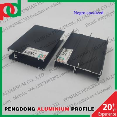 China Het poeder bedekte het Aluminiumprofielen van de 5,8 Meterslengte T5 voor Vensters en Deuren met een laag Te koop
