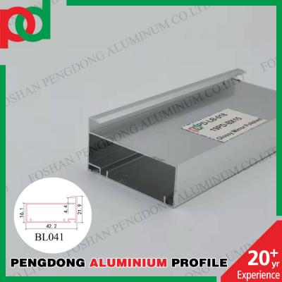 Cina Profili di alluminio dell'armadio da cucina di Glossy Silver Polishing del produttore professionista in vendita
