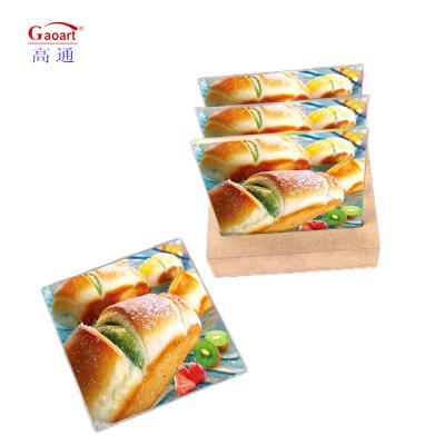 Cina Tavola di taglio a colori personalizzata di forma quadrata con superficie liscia e sottocosta di vetro per vino in vendita