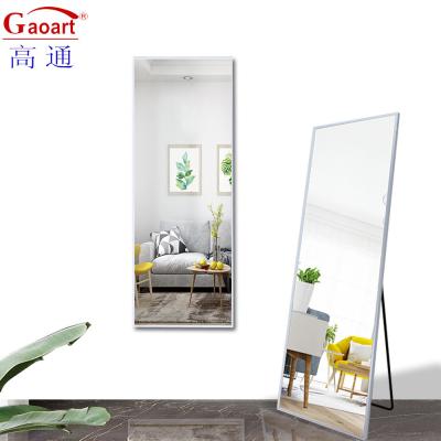 Cina Disegno a guanciale Specchio di metallo da rasatura in argento per decorazioni moderne e eleganti in vendita