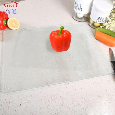 Cina Golden Silk Tempered Glass Chopping Blocks for Custom Clear Vegetable Cutting Board in vendita
