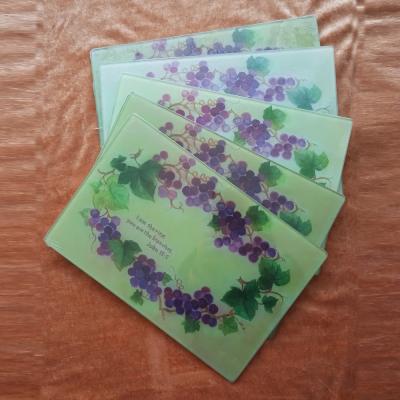 Cina Household Items 3.5mm Thickness Tempered Glass Cheese Cutting Board with Customized Color in vendita