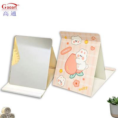 中国 移動中の化粧品のタッチアップのための便利な心臓形の虚栄の鏡 販売のため