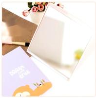 China Foldable Heart Shaped Make-Up Vanity with Logo Mirror Customizable and Compact for sale