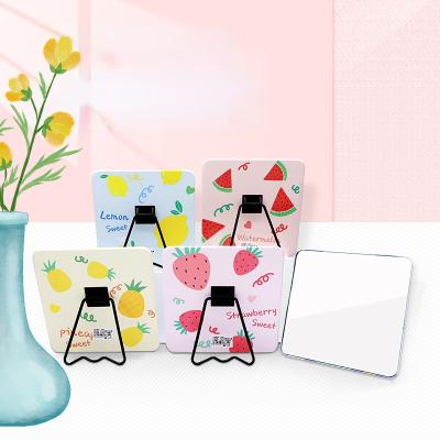 Cina Mini specchio a forma di cuore per decorazioni personalizzate di casa di moda e design regolabile in vendita