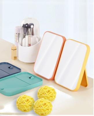 Cina Mini cerchio donna pelle specchio cosmetico logo personalizzato e il design per appesa a parete in vendita