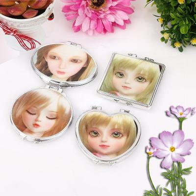 Cina Mini specchietti di trucco a forma di cuore compatti e portatili in vendita