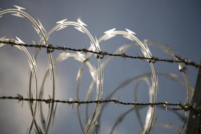 China Concertina Razor Wire Hot Dipped Galvanized Cross Barbed Wire Top sales for sale