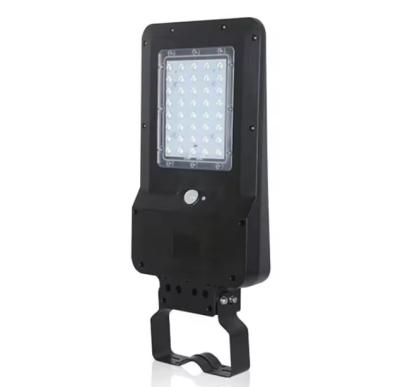 China 1600lm Instalación flexible ajustable para aplicaciones amplias Luz solar 15w Luz de calle de paisaje con sensor en venta