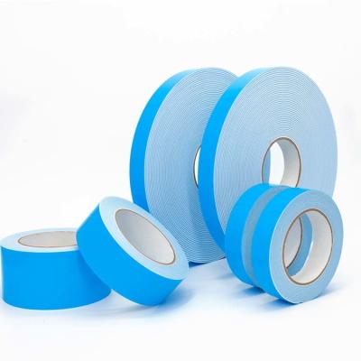 中国 50m 工場価格ログロール溶剤アクリルフォーム両面粘着 PE フォームテープ 販売のため