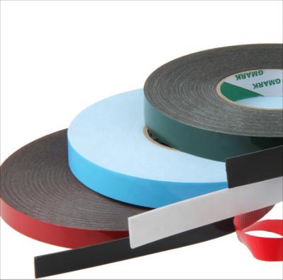 Cina Nastro adesivo per montaggio in schiuma PE a doppia faccia in schiuma nera con rivestimento rosso verde blu in carta in vendita