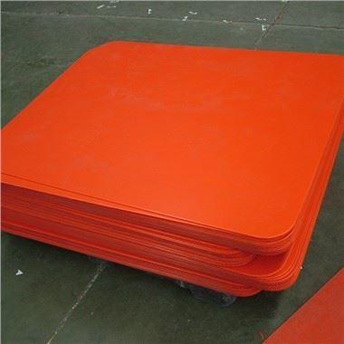 Cina Lo strato di plastica ondulato riempie i divisori 1200 x 1000mm della bottiglia del pallet dei pp Coroplast in vendita