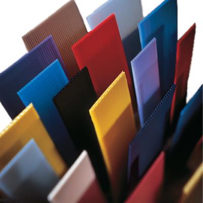 Cina Il bianco ha ondulato variopinto stampabile dello strato di plastica degli strati 4x8 Coroplast in vendita