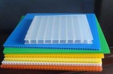 中国 黒いコロプラストが4x8 6mmを広げるPPはプラスチック シートを波形を付けた 販売のため