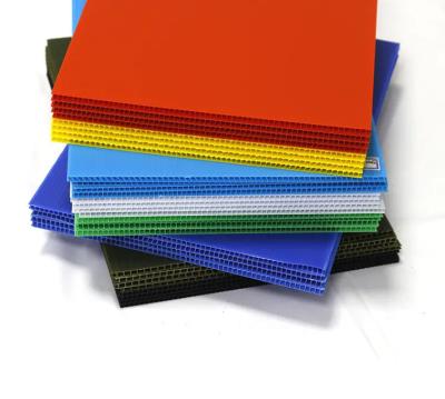 Cina bordo vuoto del polipropilene vuoto dello strato di 1.5-12mm Coroplast pp per gli inchiostri delle pitture in vendita