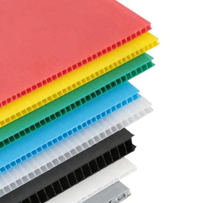 Cina PP Corrugated Plastic Sheet Recycled Rigid Polypropylene Fluted Board in vendita