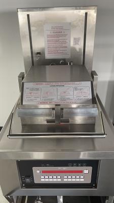 Cina 8HD elettrico 17KW 380V 55L 5 friggitrice grande produttività fritto a pressione in vendita
