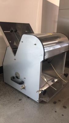 China Electric 220V Table Top Toast Bread Slicer Machine for sale